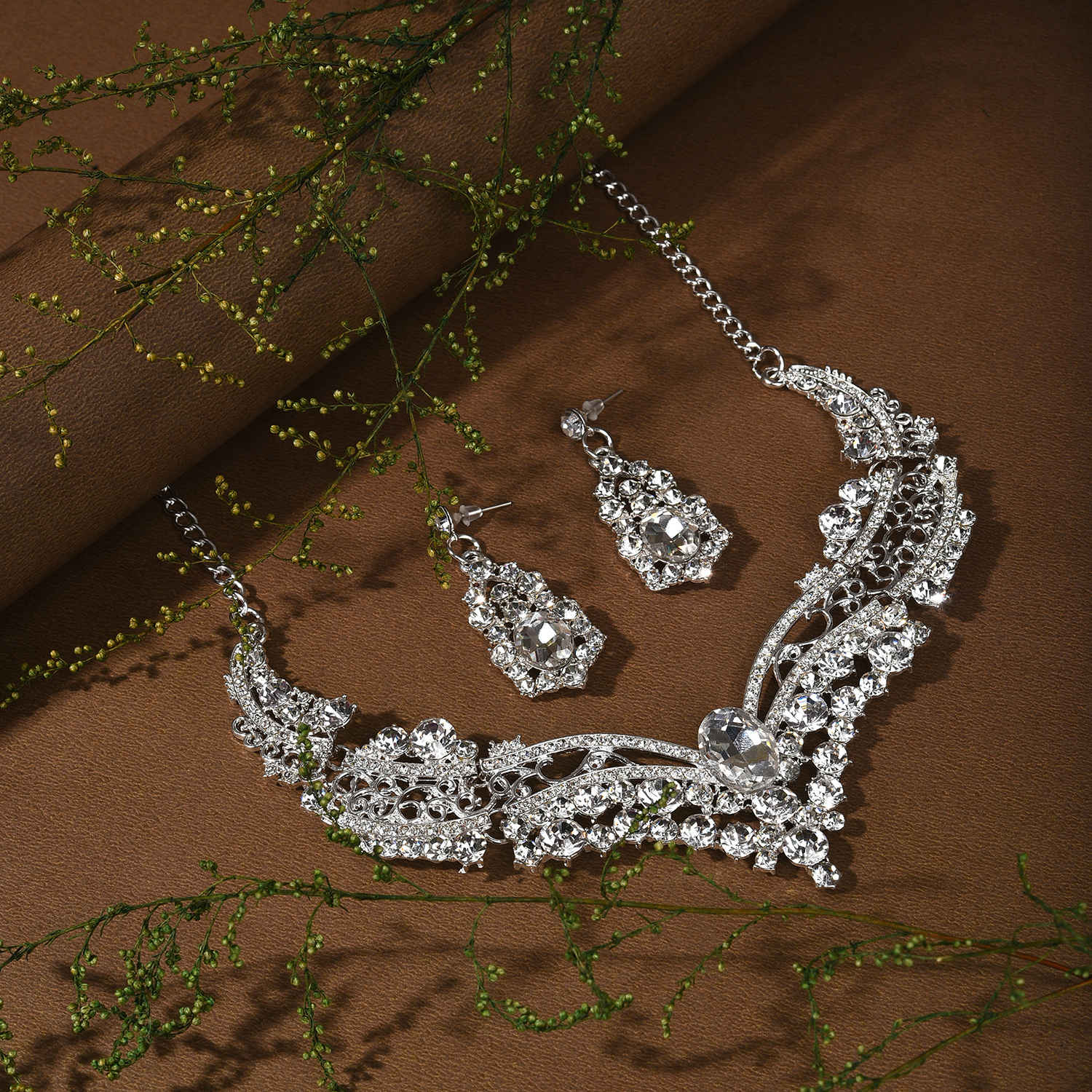 SOHI Silver Plated Artificial Stone Studded Jewellery Set
