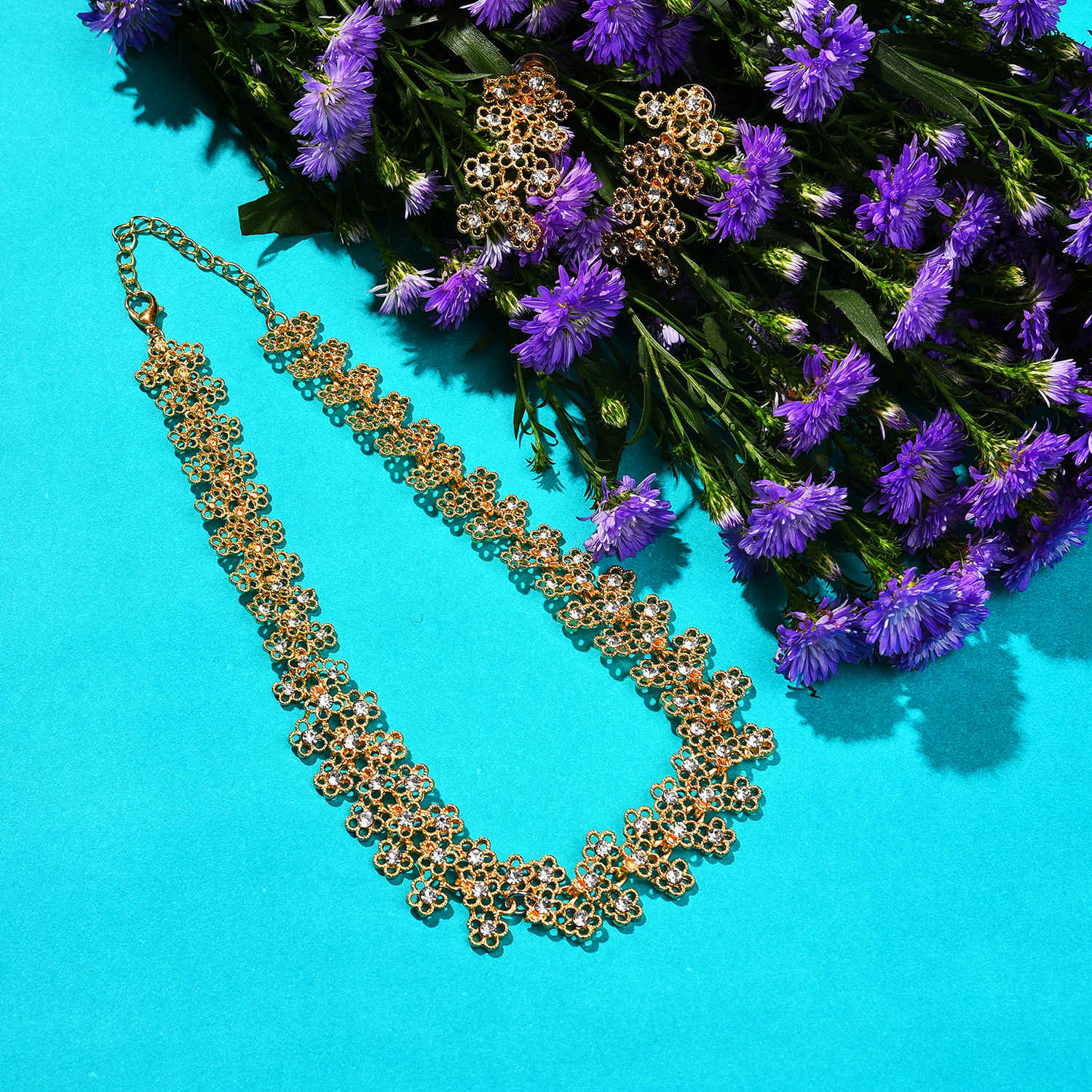 SOHI Gold-Plated White Stone Studded Jewellery Set