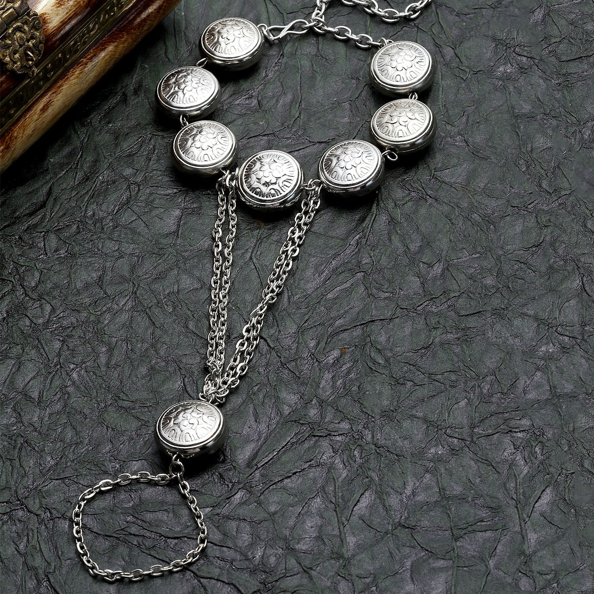 Karatcart Oxidised Silver Kundan Chain Hathphool for Women