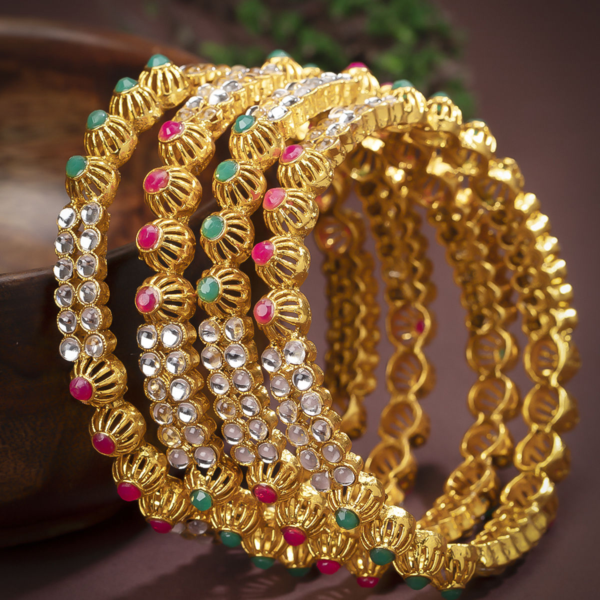 Sukkhi Dazzling Gold Plated (Set of 4) Bangle For Women 2.6