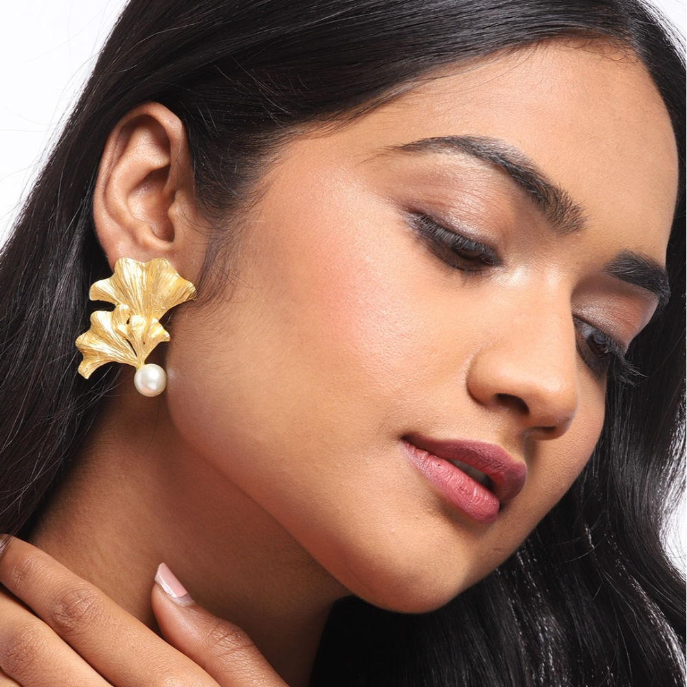 Blueberry Blueberry White Gold-Plated Beaded Floral Drop Earrings
