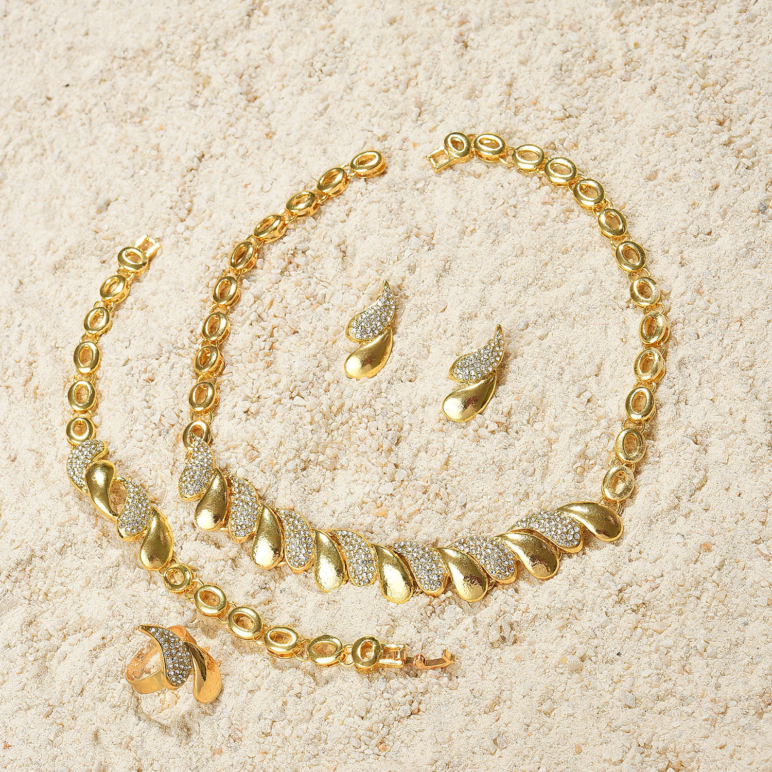 SOHI Gold-Plated Designed Jewellery Set